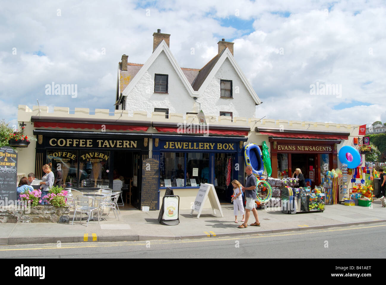 Beach shop, Beach promenade, Saundersfoot, Pembrokeshire, Wales, United ...