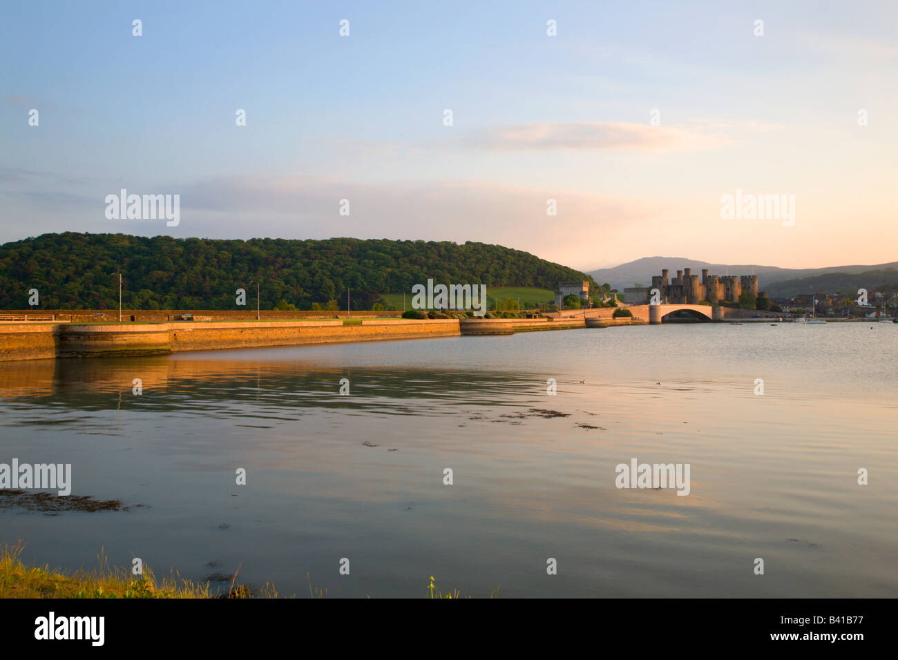 Estuary bridges hi-res stock photography and images - Alamy