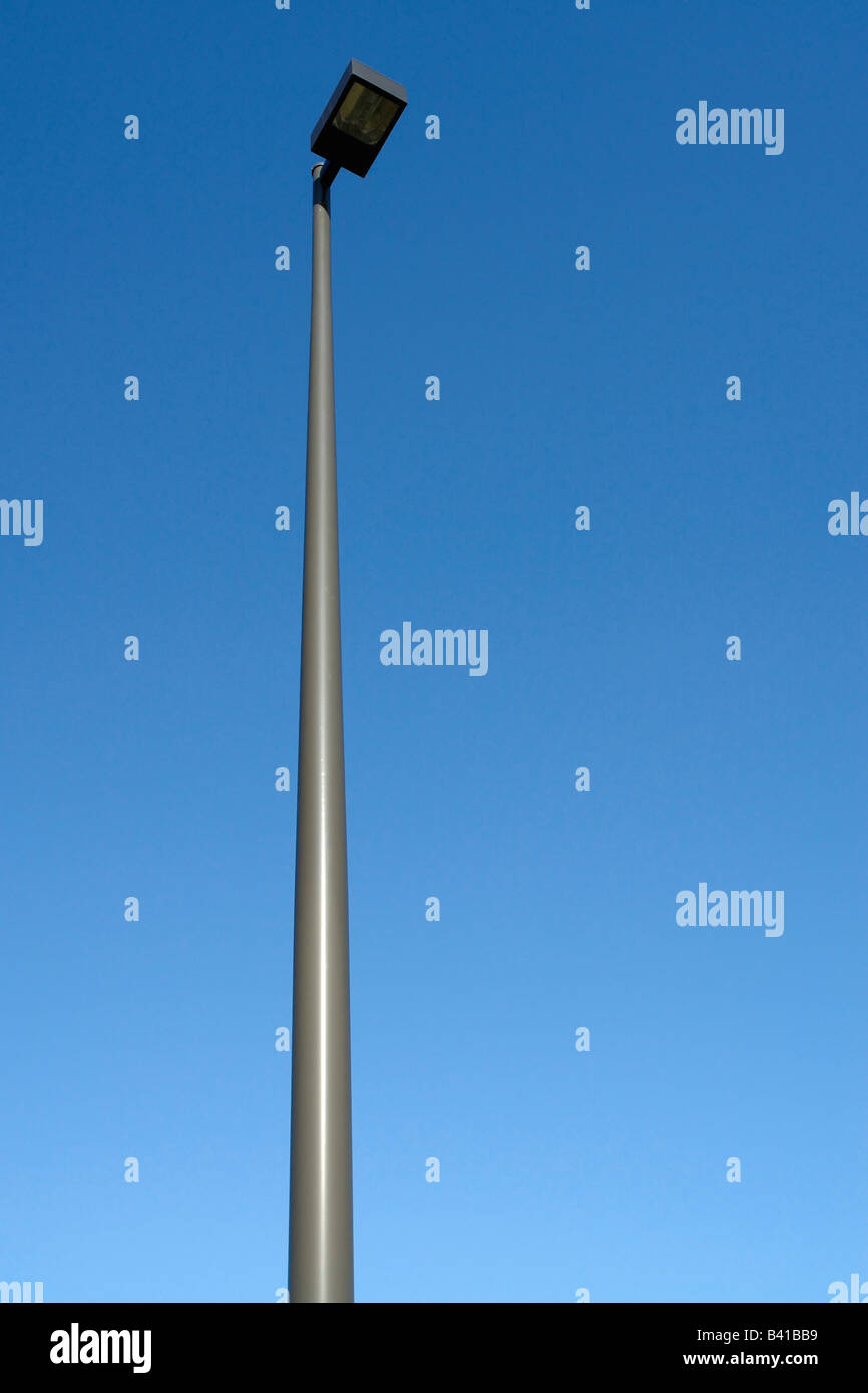 Unlit streetlight hi-res stock photography and images - Alamy