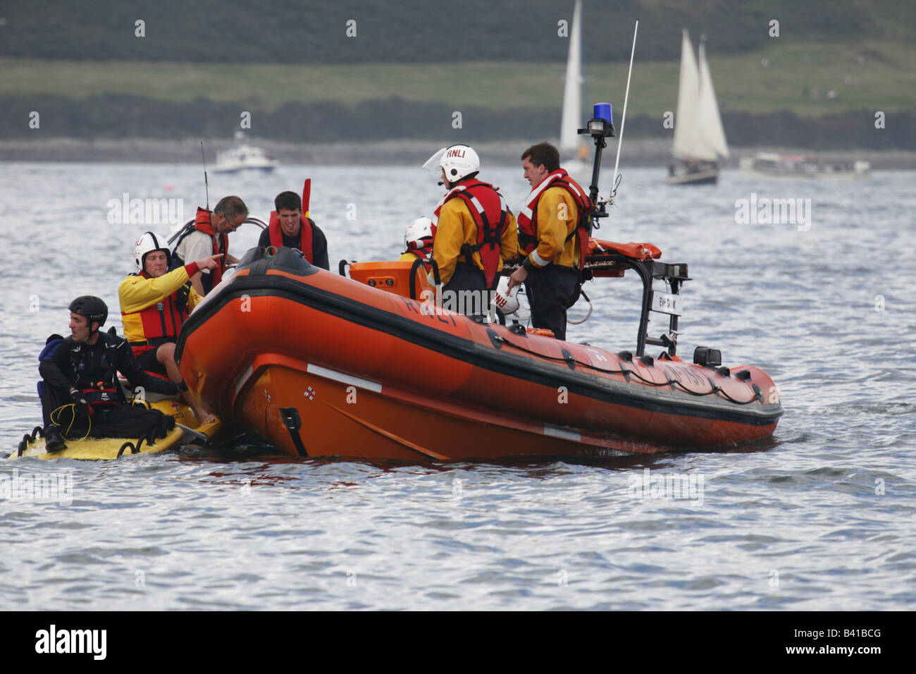 Rnli inshore atlantic 75 lifeboat hi-res stock photography and images ...