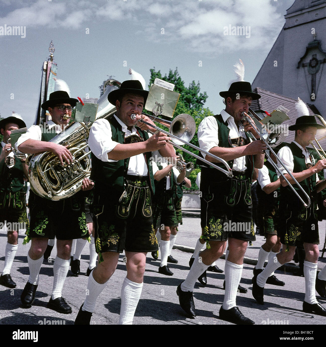 Musicians folk music hi-res stock photography and images - Alamy