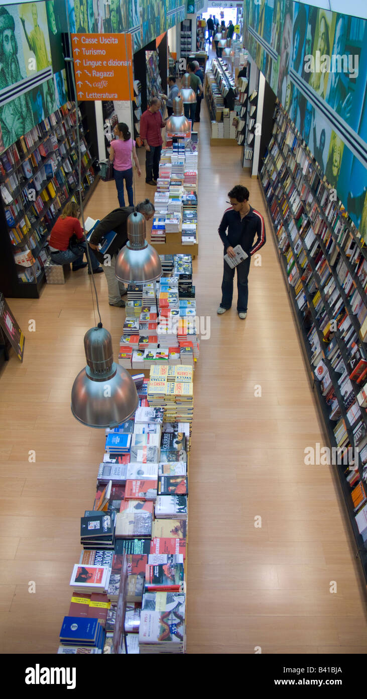 Italian book store hi-res stock photography and images - Alamy