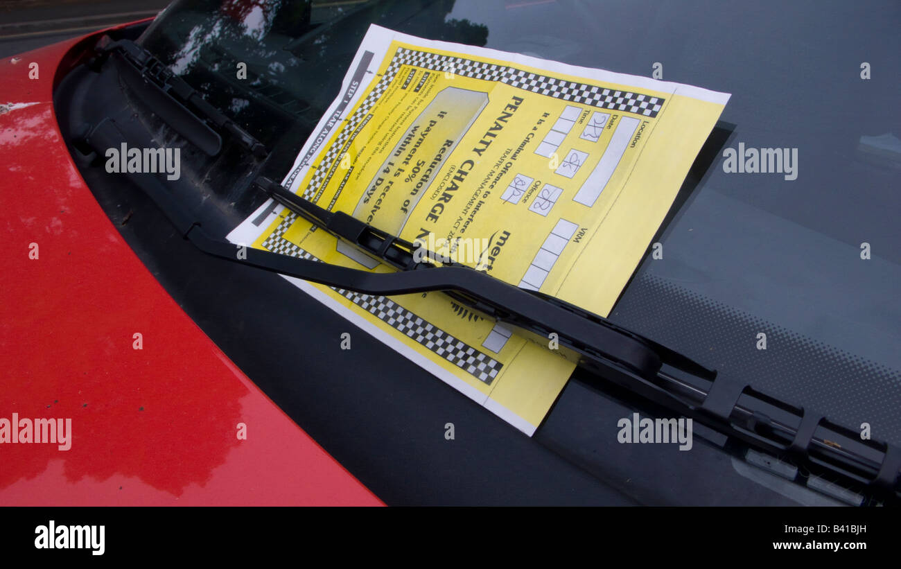 Ticket on windscreen hi-res stock photography and images - Alamy