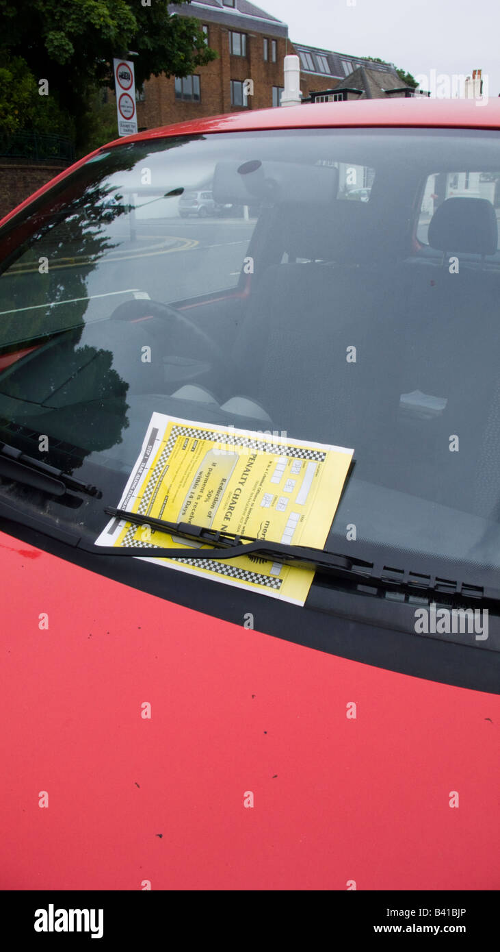 Ticket on windscreen hi-res stock photography and images - Alamy
