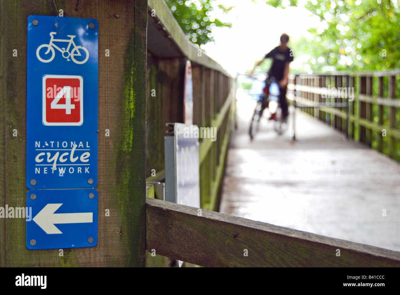 National cycle route sign hi-res stock photography and images - Alamy
