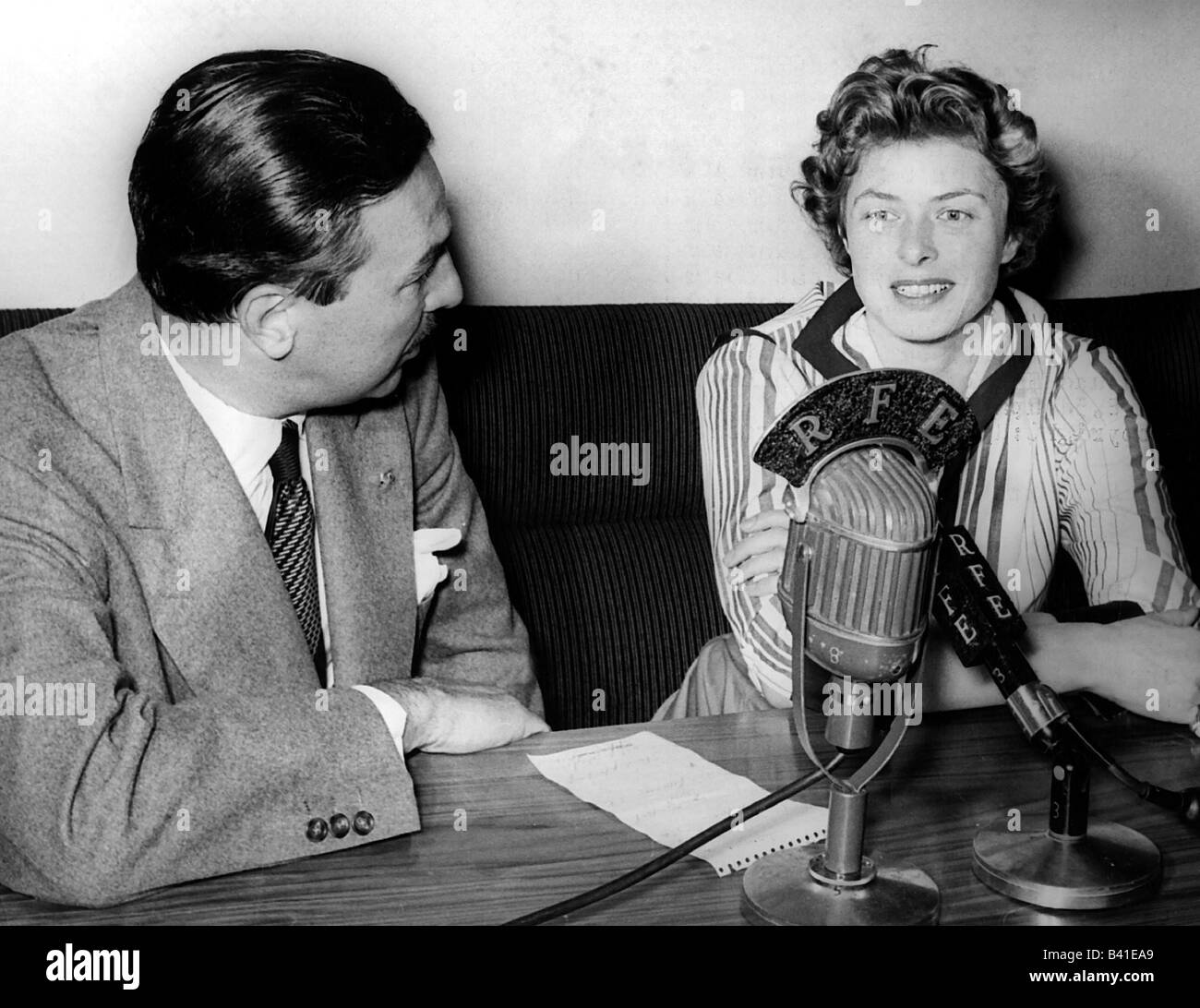 1950s woman talking radio microphone hi-res stock photography and ...