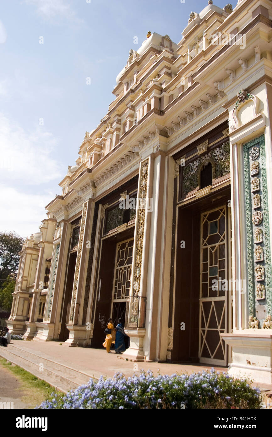 The main door of the Jagan Mohan Palace in Mysore, India Stock Photo ...