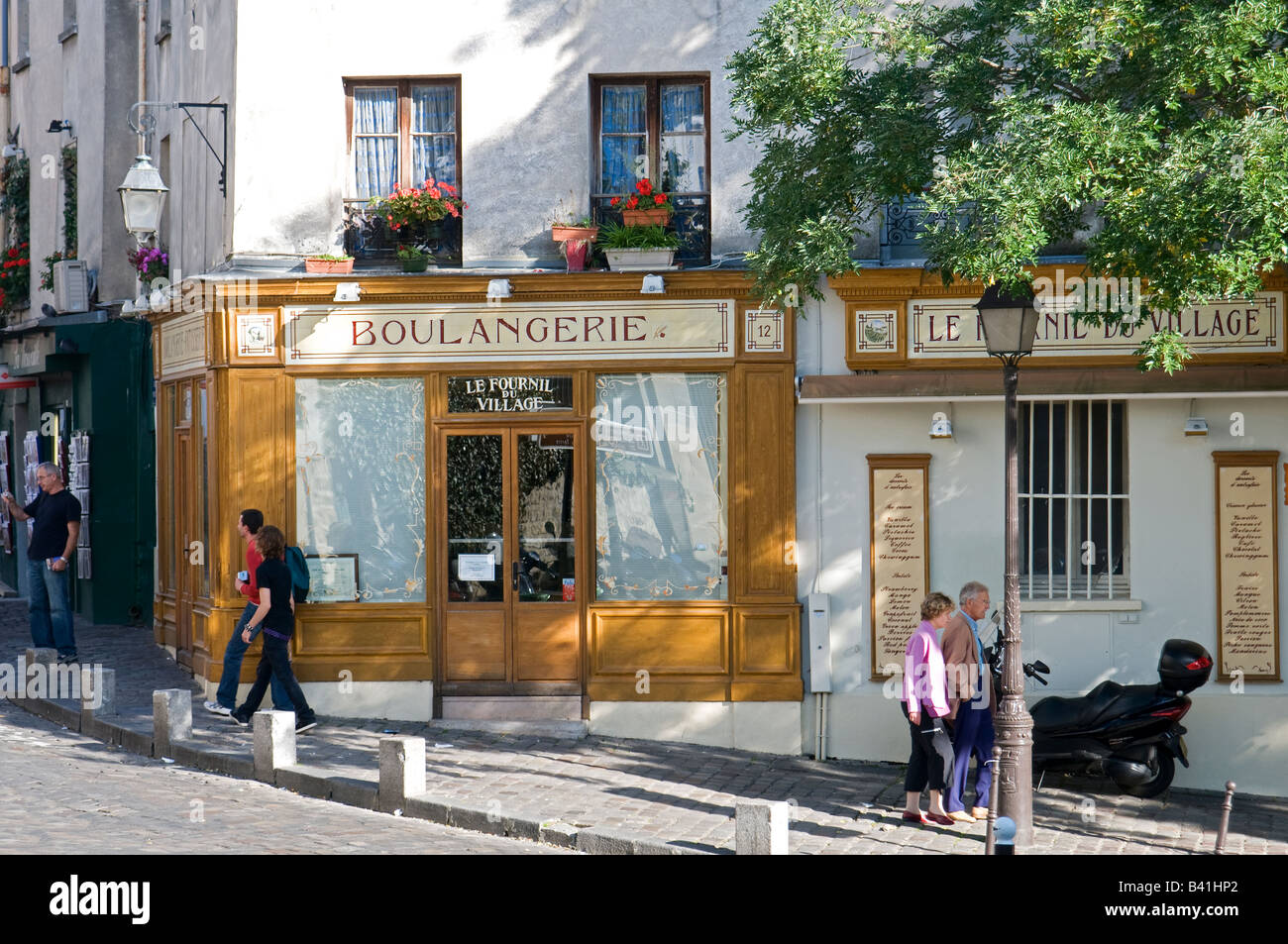 the characteristic streets in Montmartre district in Paris Stock Photo ...