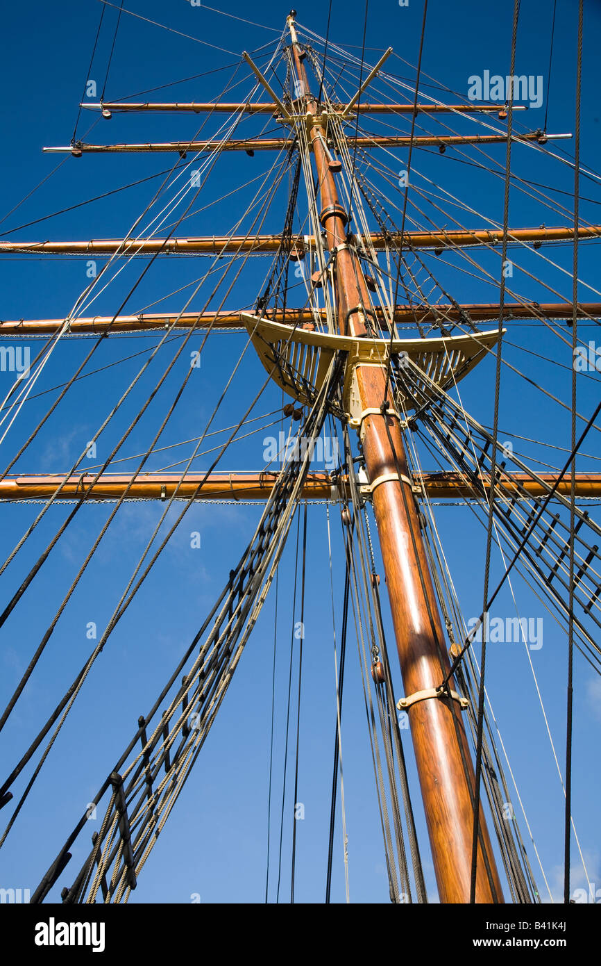 Scotts antarctic expedition vessel hi-res stock photography and images ...