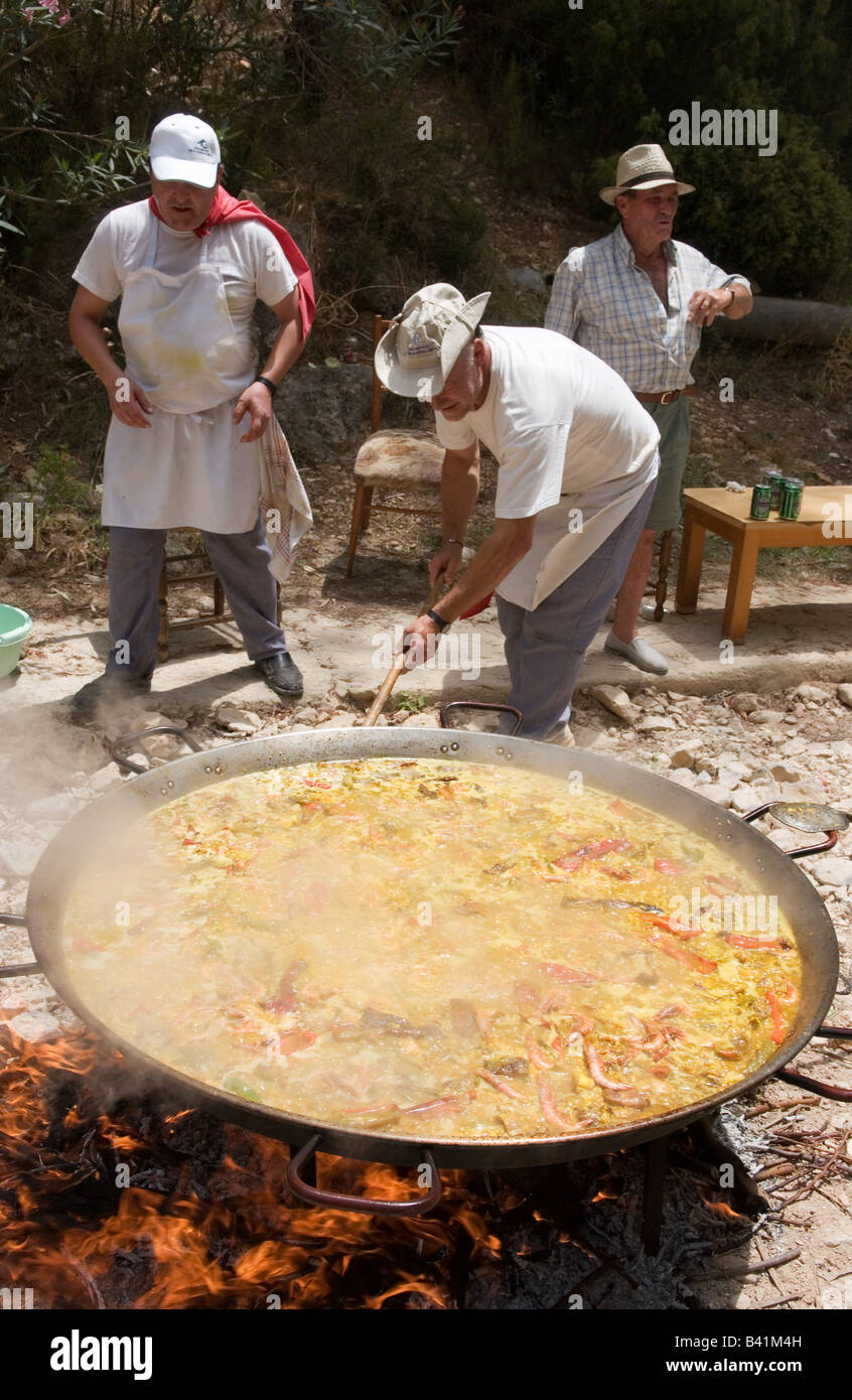 Giant paella pan hi-res stock photography and images - Alamy