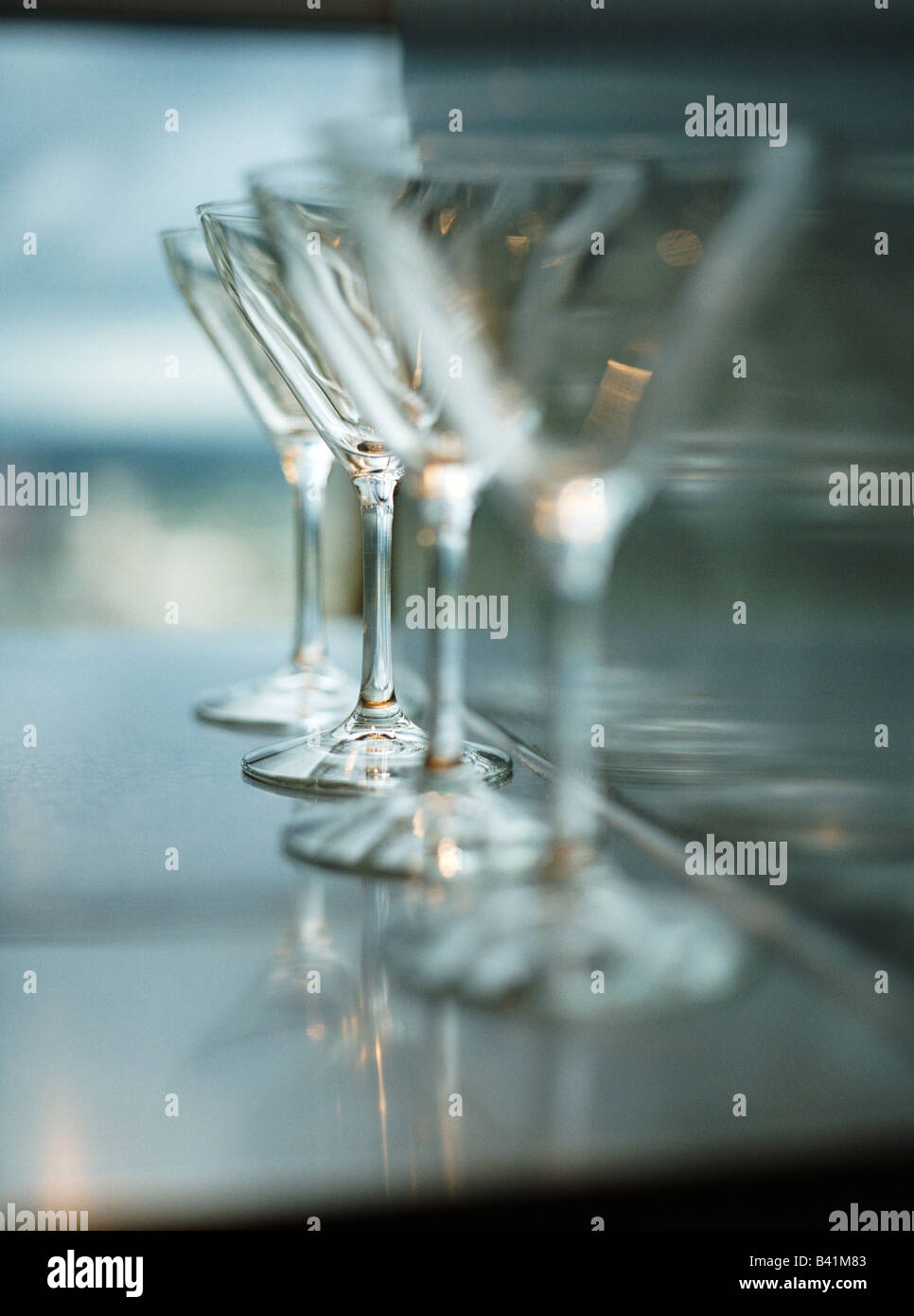 Martini glass bar hi-res stock photography and images - Alamy