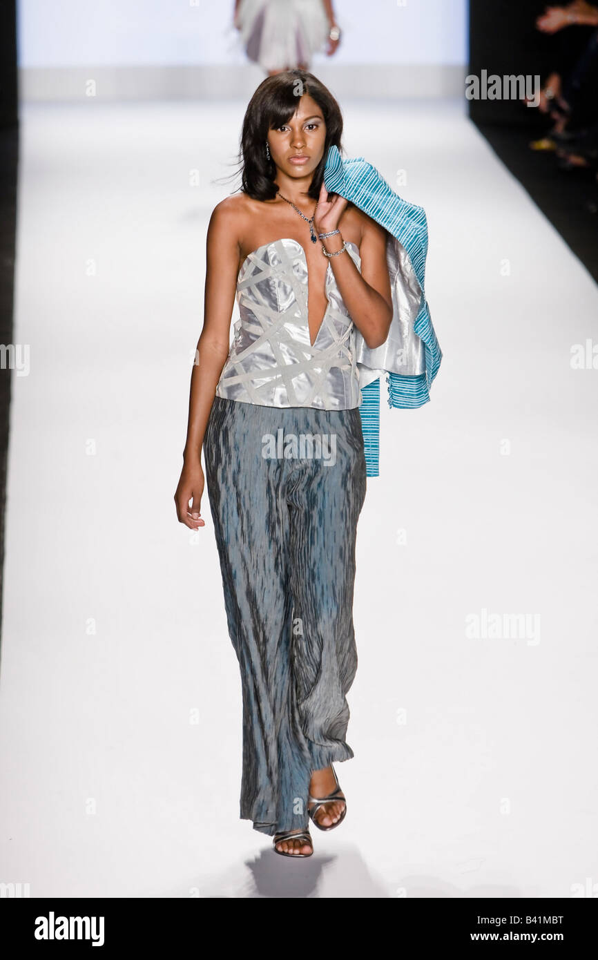 12 September 2008 ― New York, USA: A model presents an outfit by ...