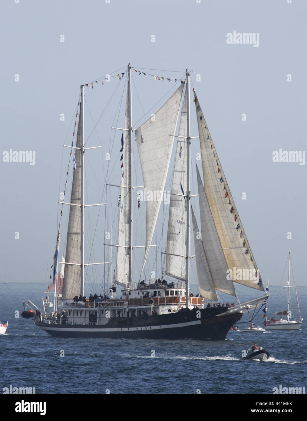 Three masted schooner hi-res stock photography and images - Alamy