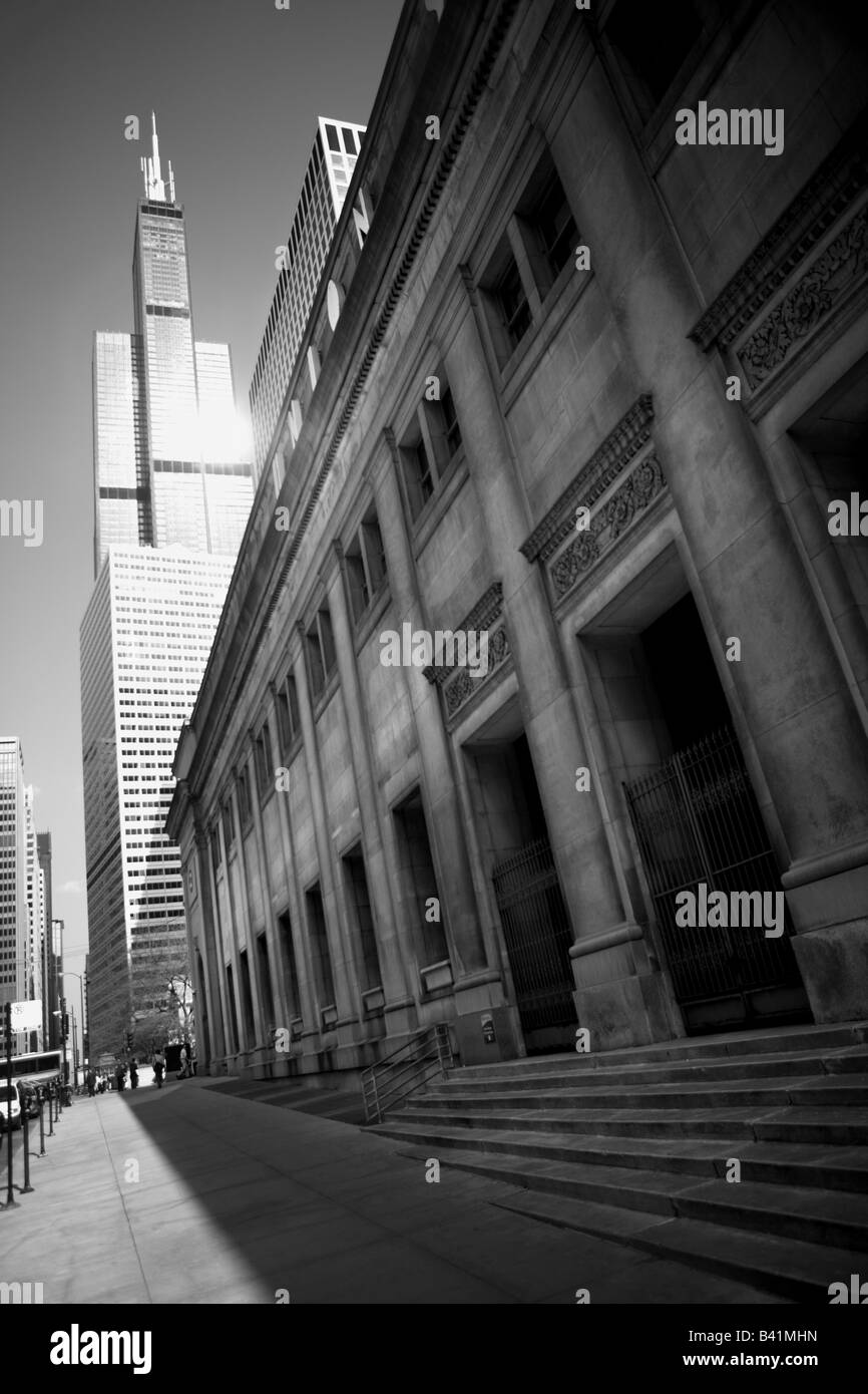 SEARS TOWER AND THE UNION STATION BUILDING ON WEST ADAMS STREET IN ...