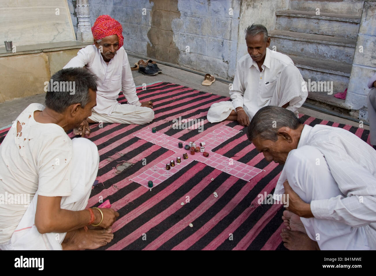 Men playing pachisi game, Pushkar, India Stock Photo - Alamy