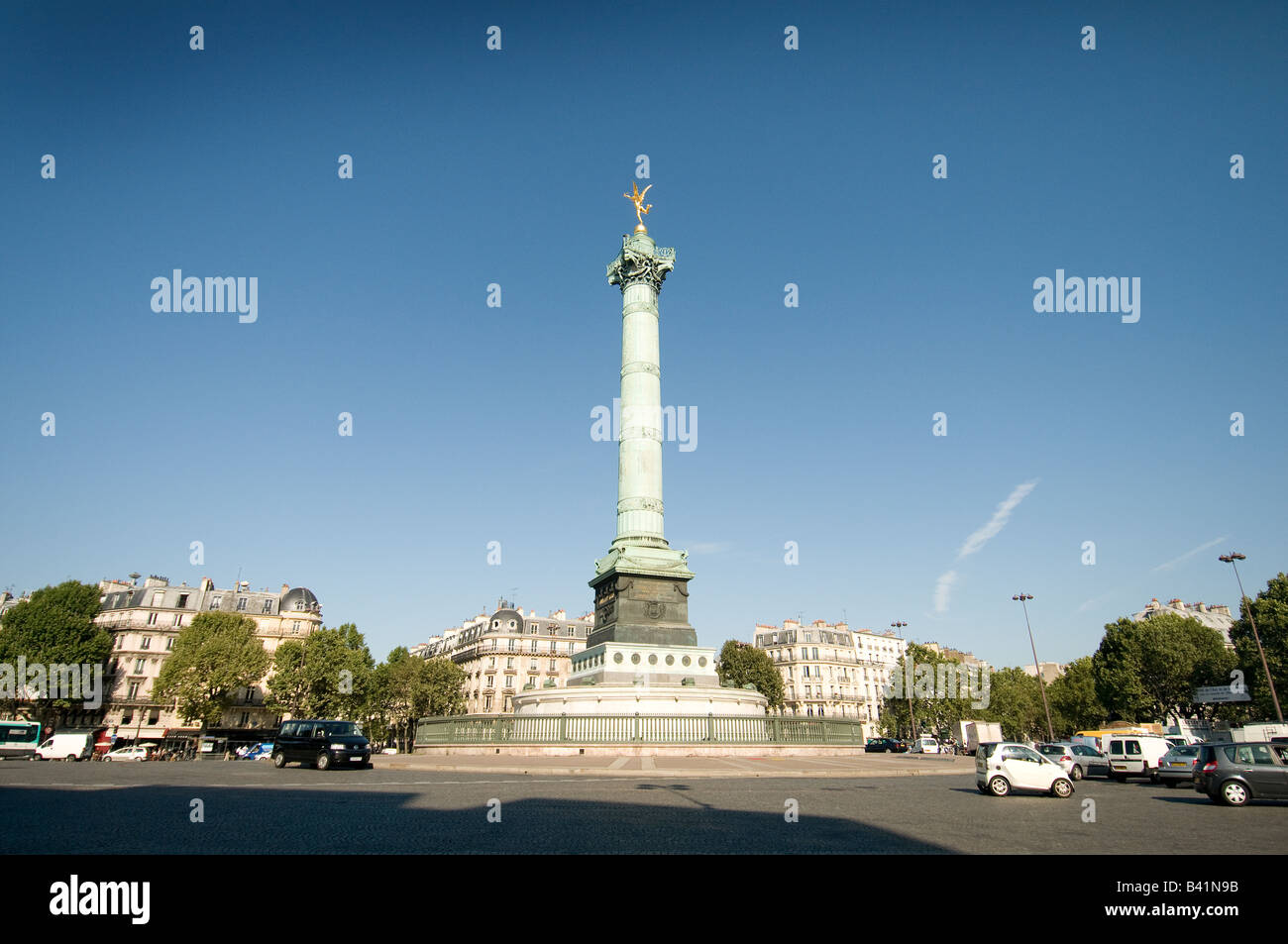 The column in Bastille square, Paris Stock Photo - Alamy