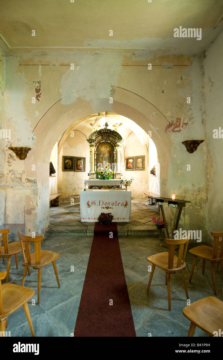 Small white church decorated hi-res stock photography and images - Alamy