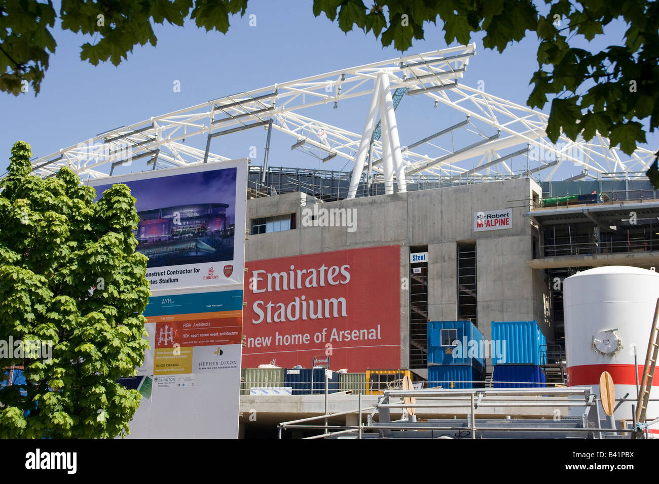 Arsenal emirates stadium construction hi-res stock photography and ...