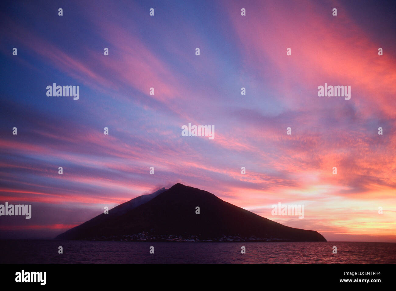 Stromboli volcano dusk hi-res stock photography and images - Alamy