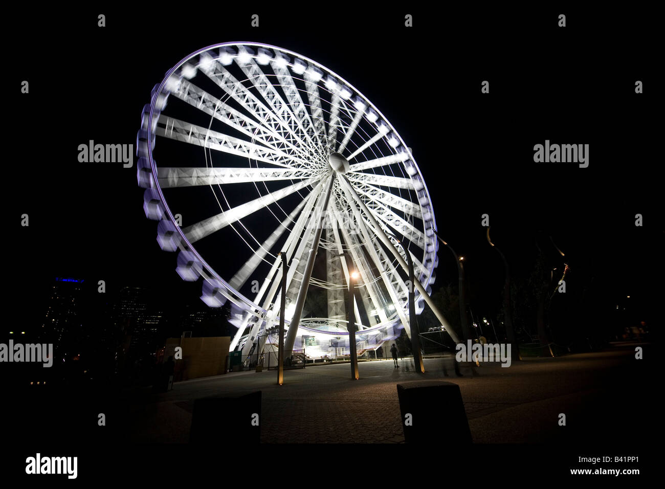 The Wheel of Brisbane at night, South Bank, Brisbane, Australia Stock ...