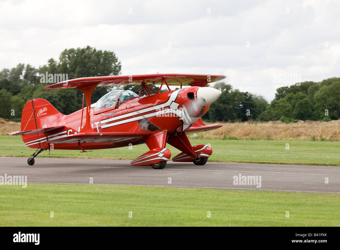 Red pitts special aeroplane taxiing hi-res stock photography and images ...