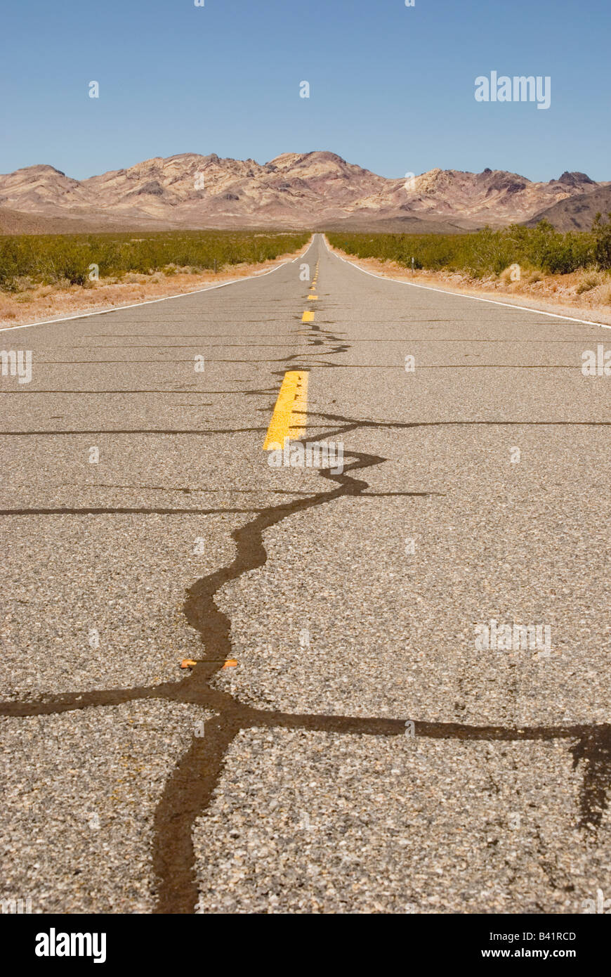 heat damaged highway in Nevada Stock Photo - Alamy