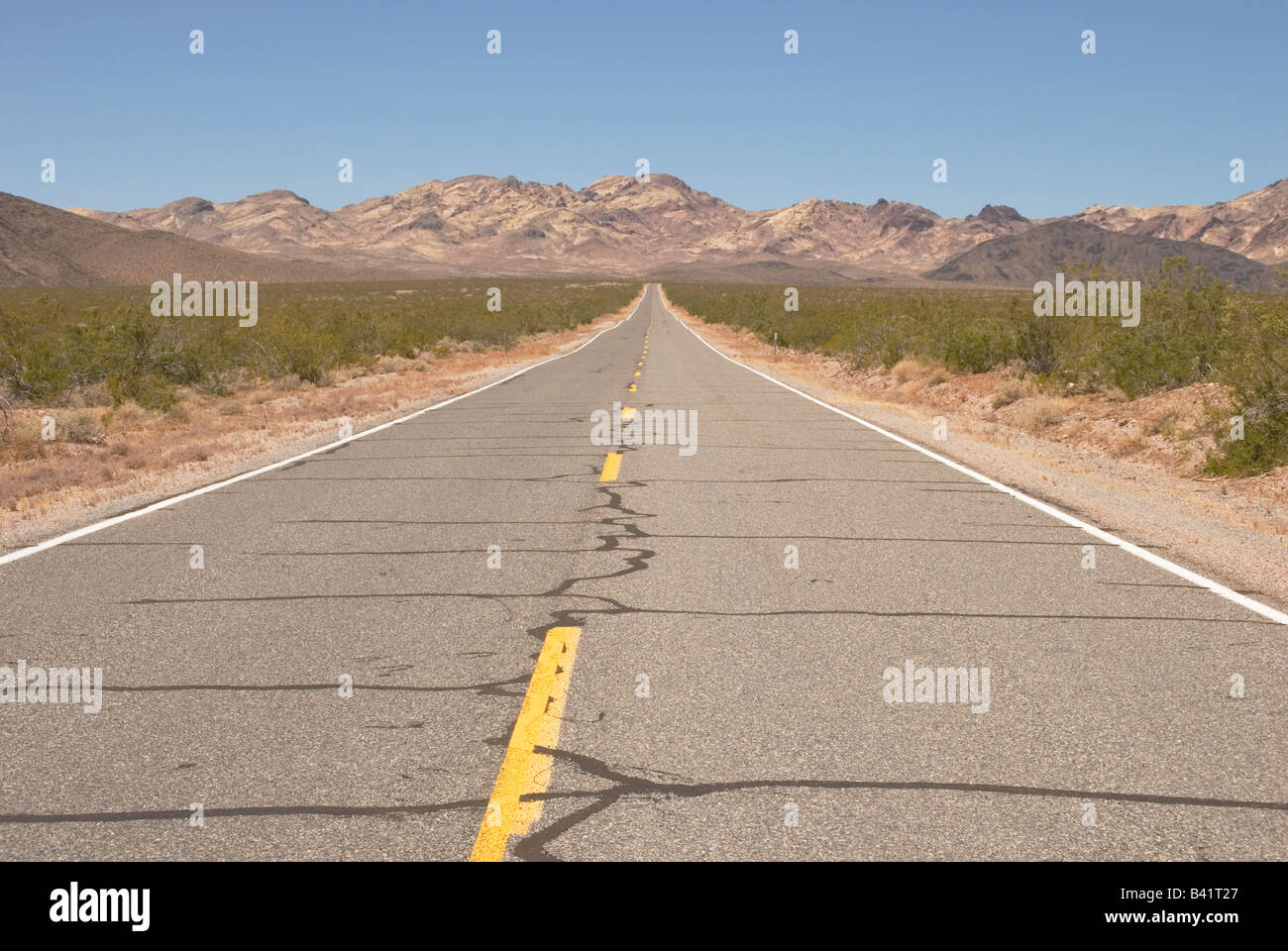 heat damaged highway in Nevada Stock Photo - Alamy
