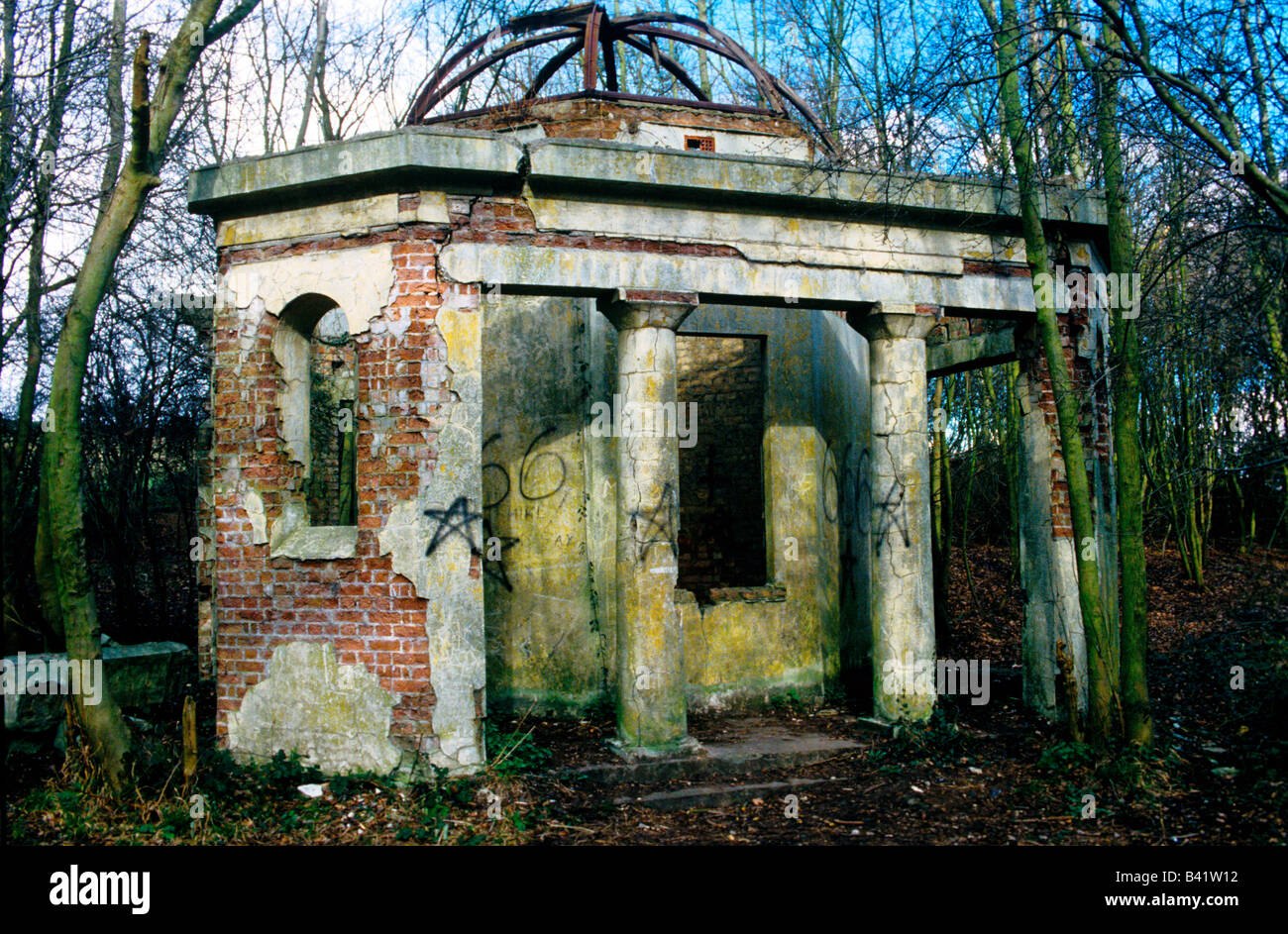 Old Water Well Laindon Essex Britain Stock Photo - Alamy