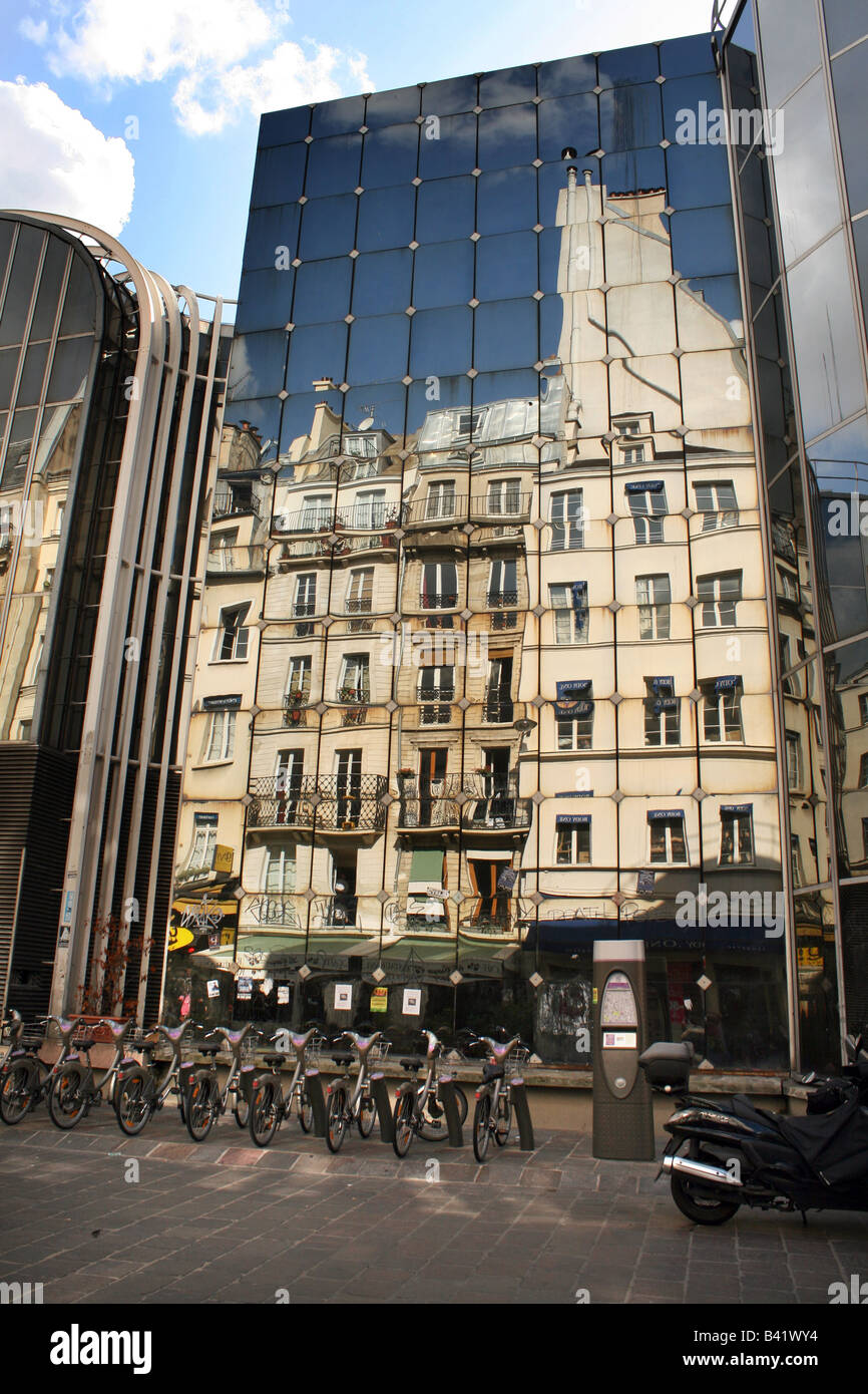 Paris housing hi-res stock photography and images - Alamy