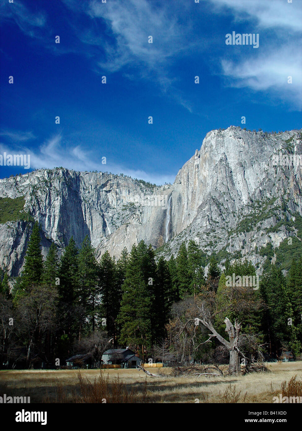 Scenic upper yosemite waterfall hi-res stock photography and images - Alamy