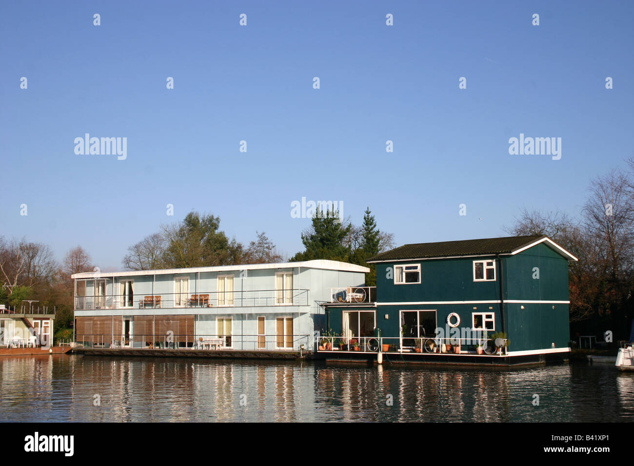'house boat' houseboat riverside Hampton Thames 'floting house' surrey ...