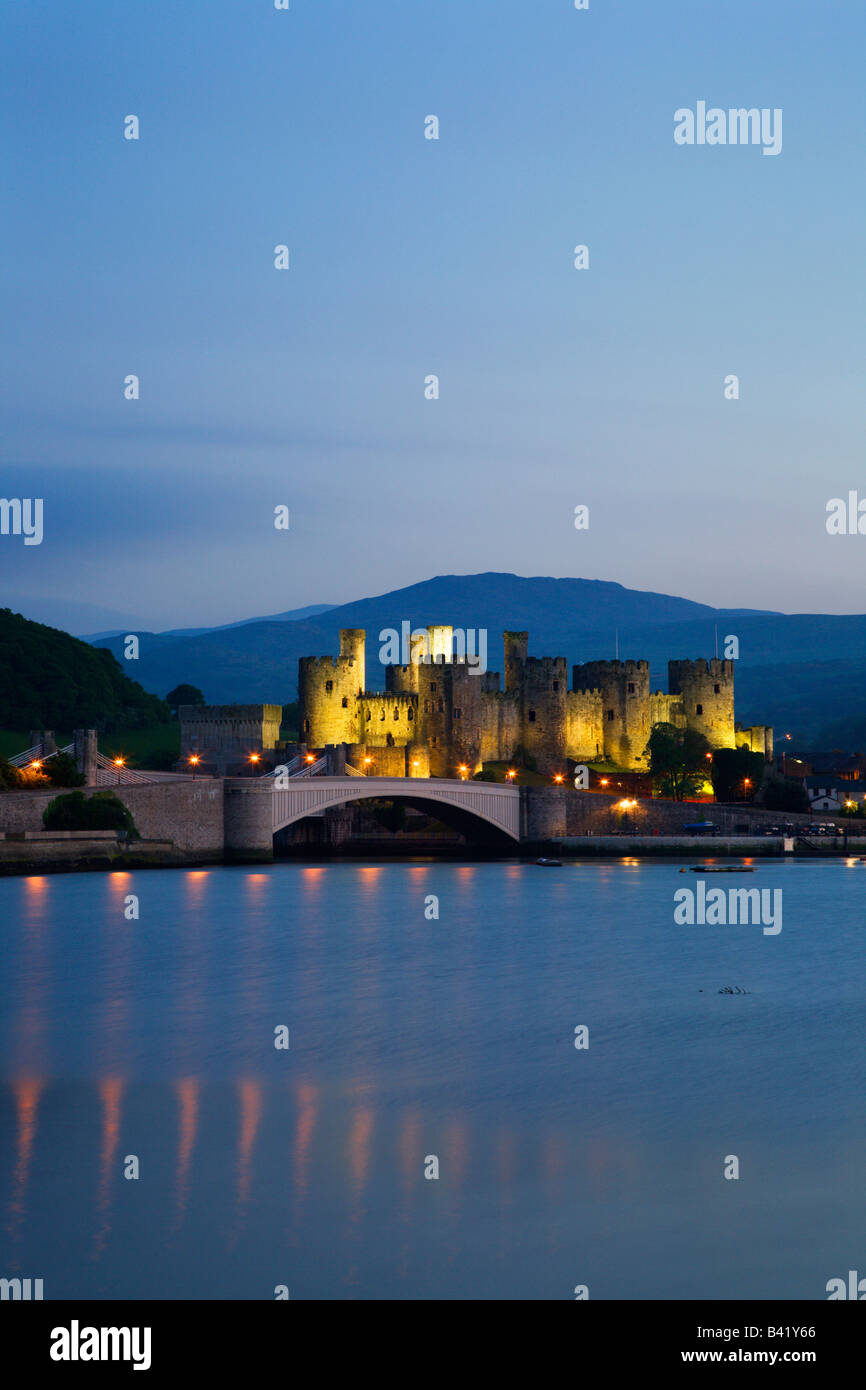 Conwy castle night hi-res stock photography and images - Alamy