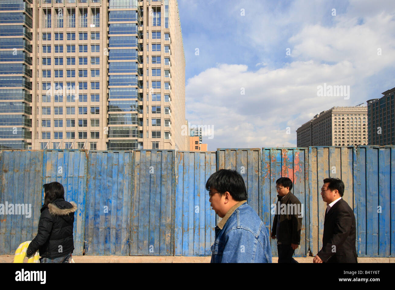 Construction site hoarding hi-res stock photography and images - Alamy