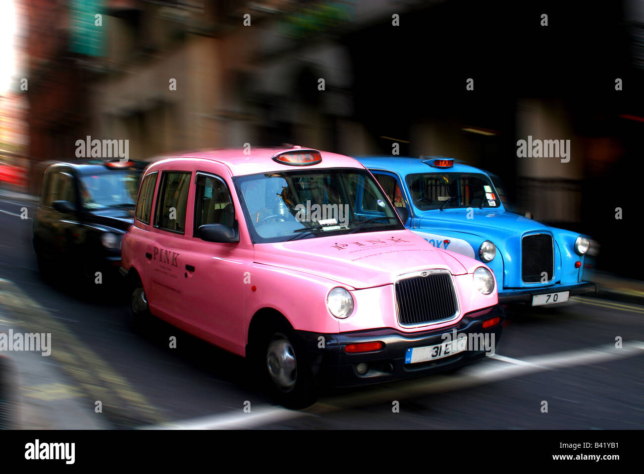 Pink london taxi cab hi-res stock photography and images - Alamy
