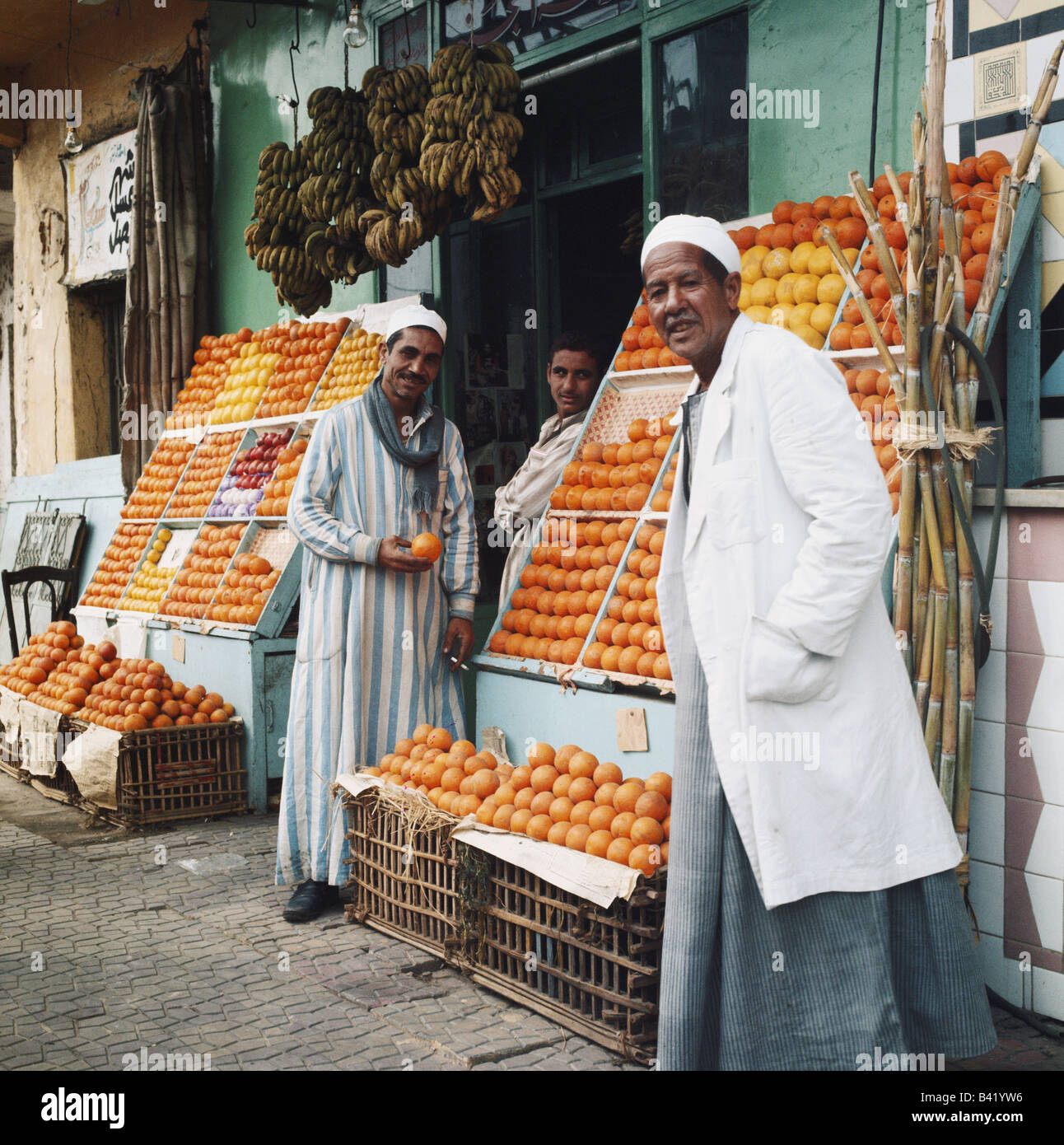 Fruit vendor cairo egypt hi-res stock photography and images - Alamy