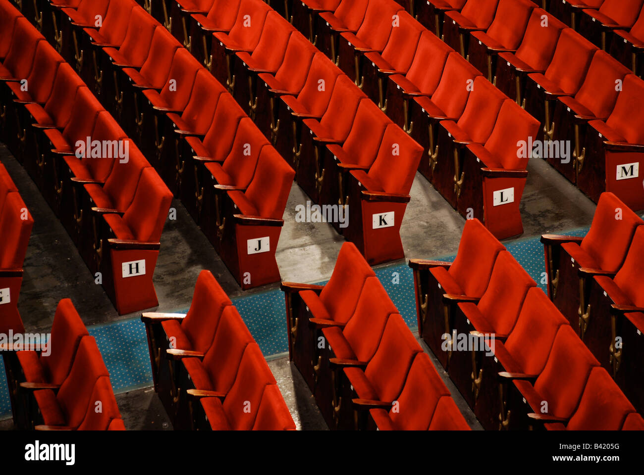 old worn cinema/theater red chairs Stock Photo - Alamy