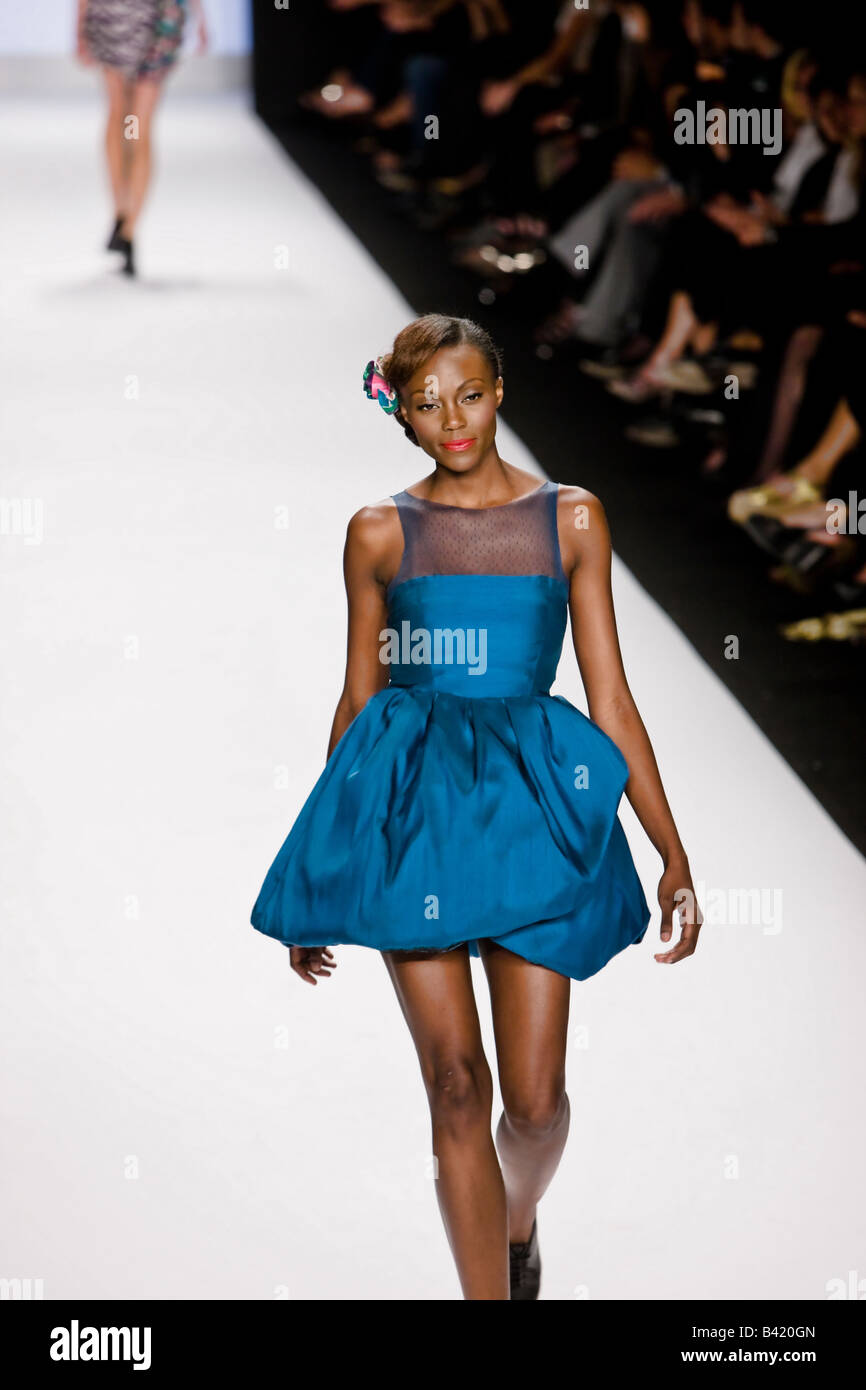 12 September 2008 ― New York, USA: A model presents an outfit by ...