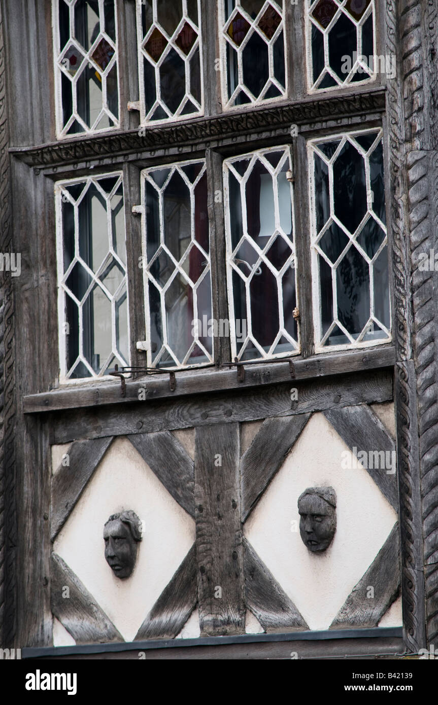 Tudor window detail hi-res stock photography and images - Alamy