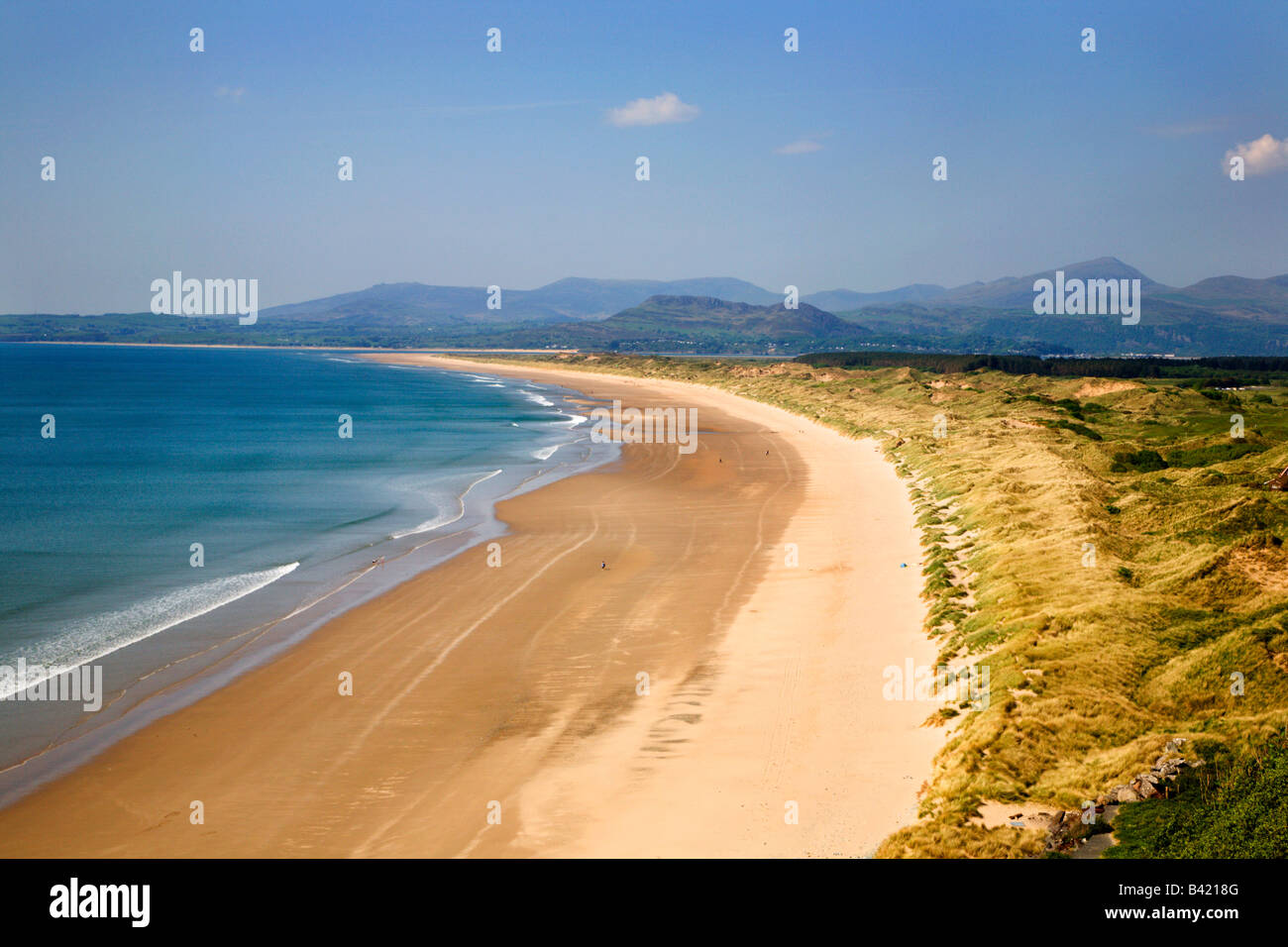Harlech beach hi-res stock photography and images - Alamy