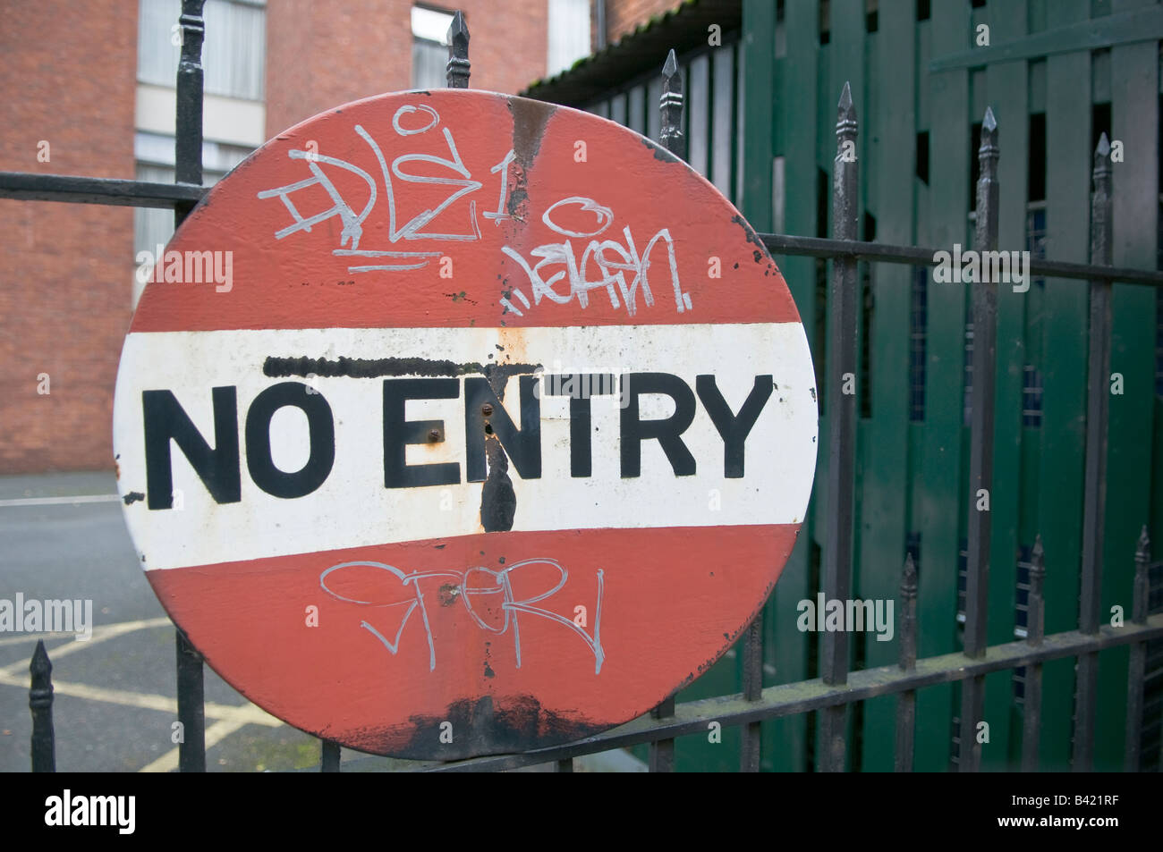 Factory gate hi-res stock photography and images - Alamy