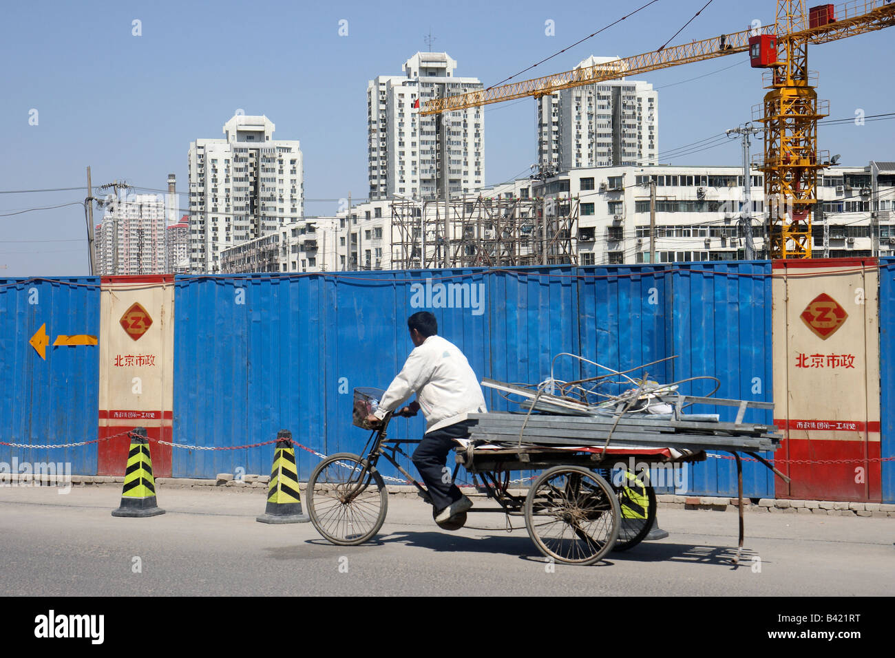 Construction site hoarding hi-res stock photography and images - Alamy