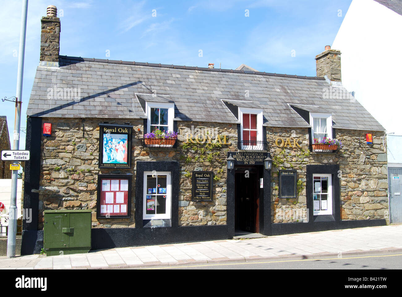 The Royal Oak Pub, Market Square, Fishguard, Pembrokeshire Coast ...