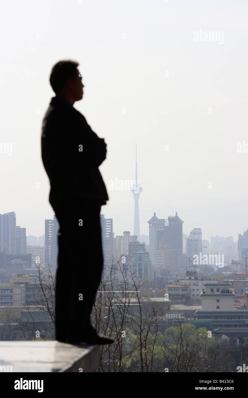 Man standing edge roof hi-res stock photography and images - Alamy