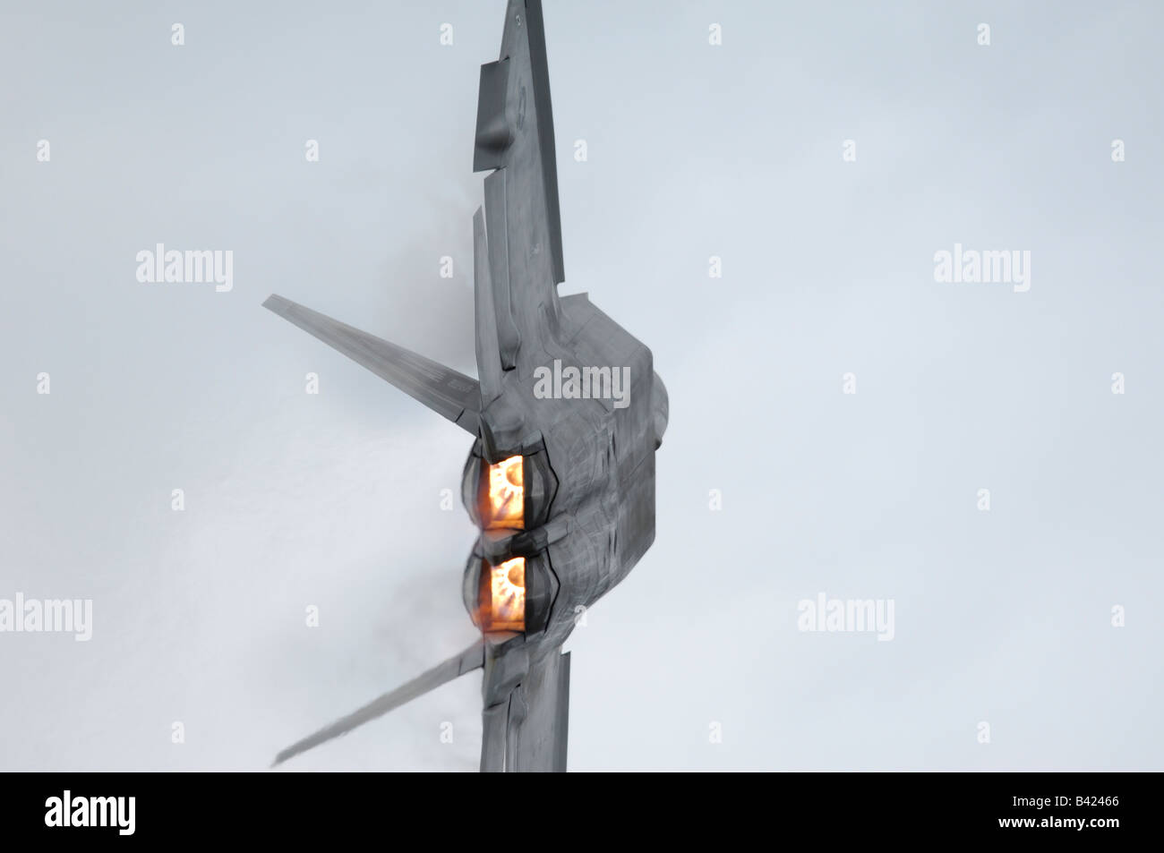Modern and stealth american jet fighter F-22A Raptor turning - Arctic ...