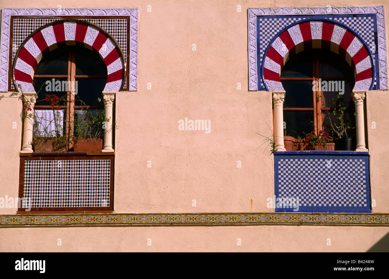 Architecture moorish windows hi-res stock photography and images - Alamy