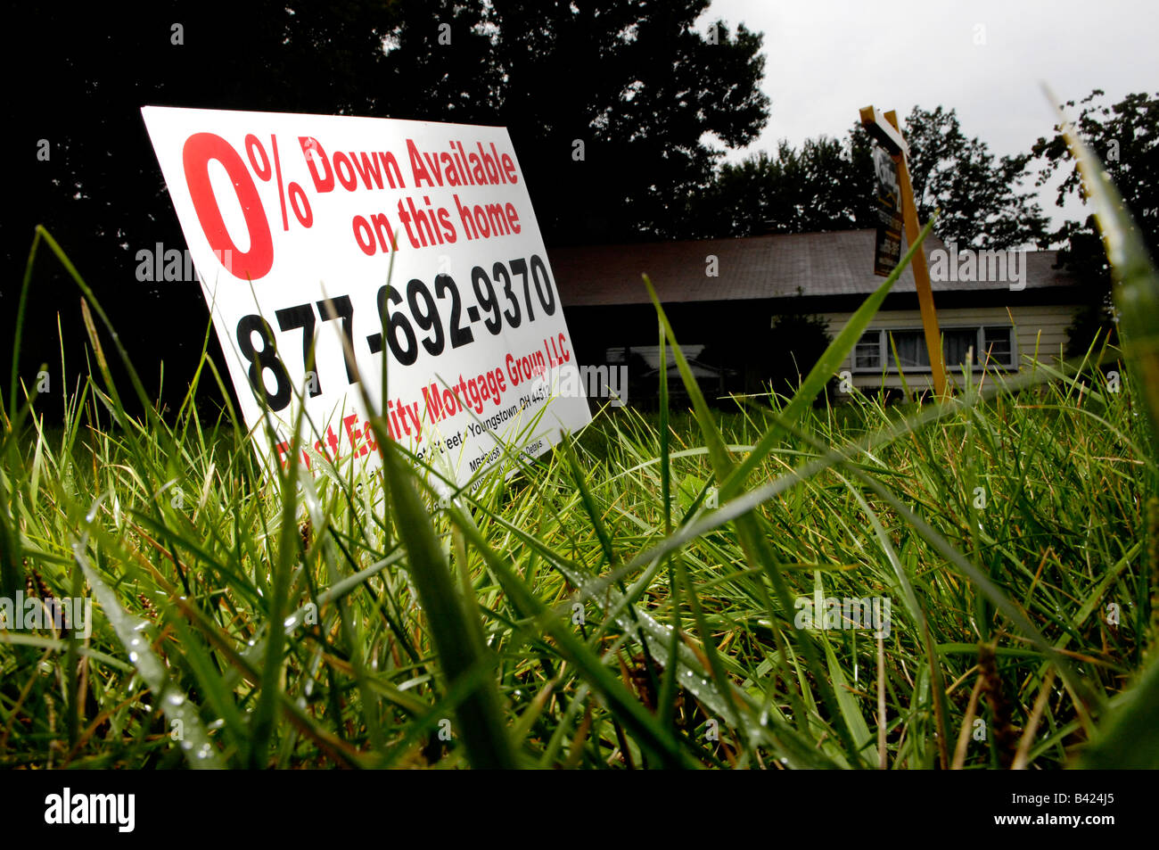 Foreclosed sign hi-res stock photography and images - Alamy