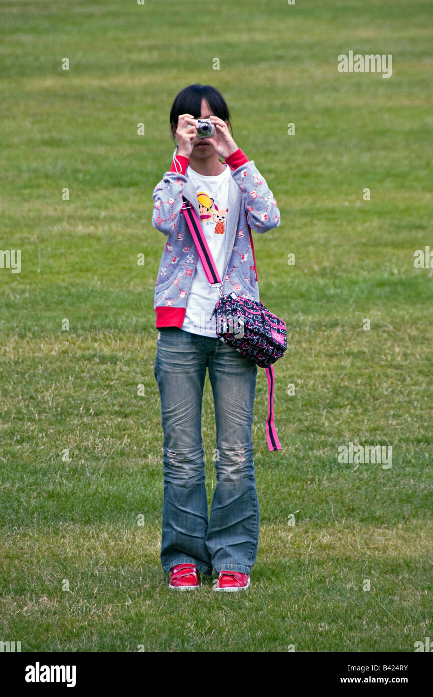 Japanese tourist taking snaps London Stock Photo - Alamy