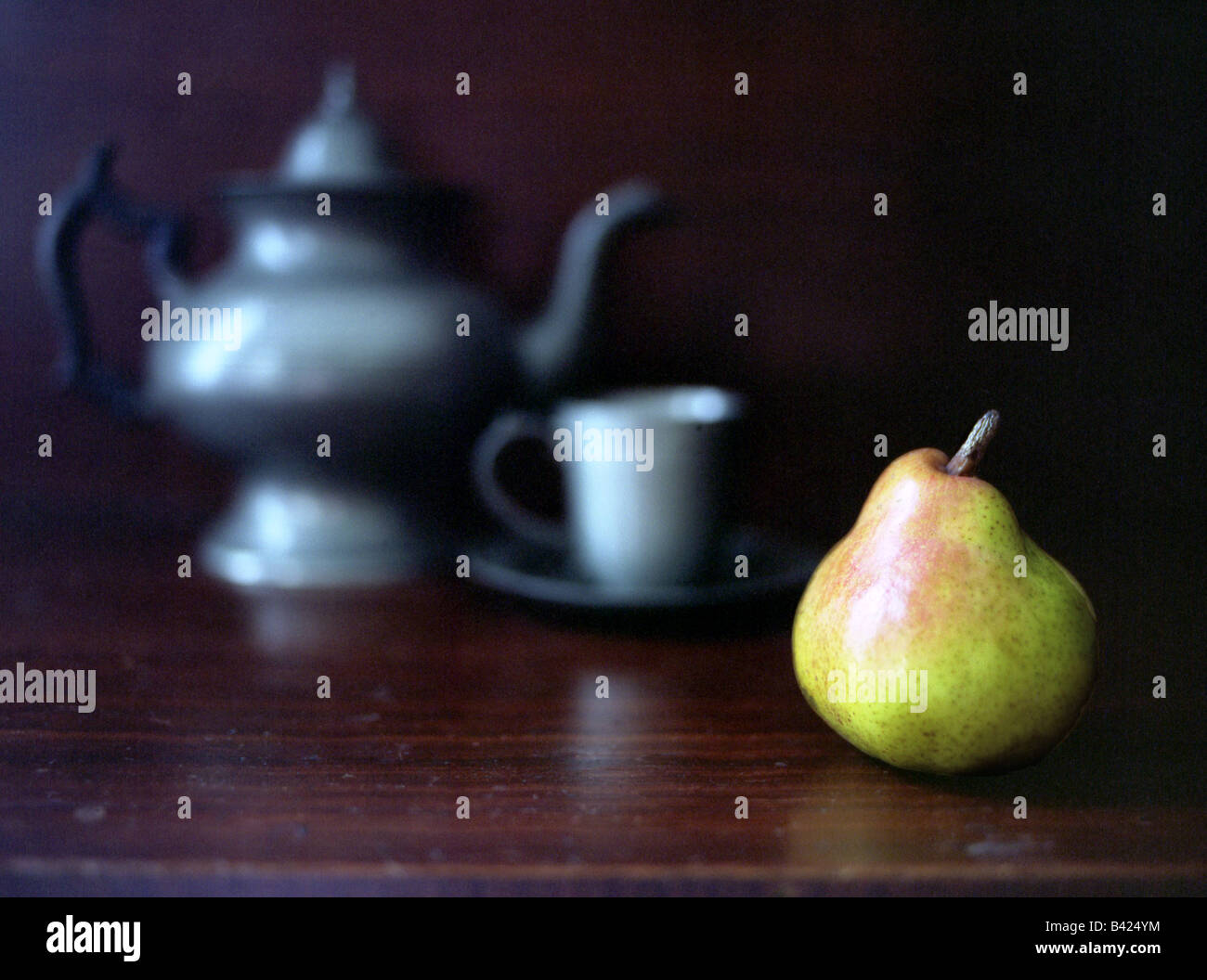Small pear and pewter tea set Stock Photo - Alamy