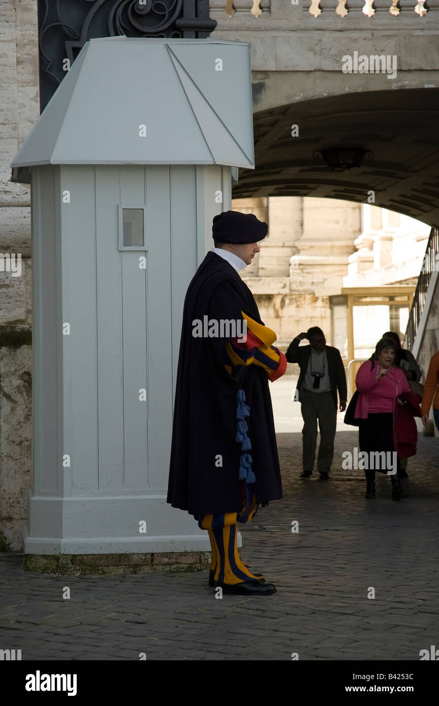 Bodyguard pope vatican hi-res stock photography and images - Alamy