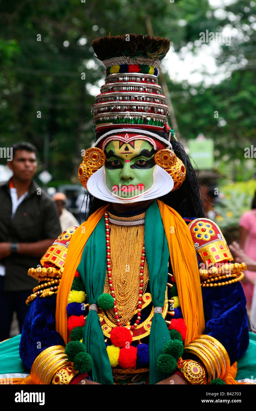 Kathakali costume hi-res stock photography and images - Alamy
